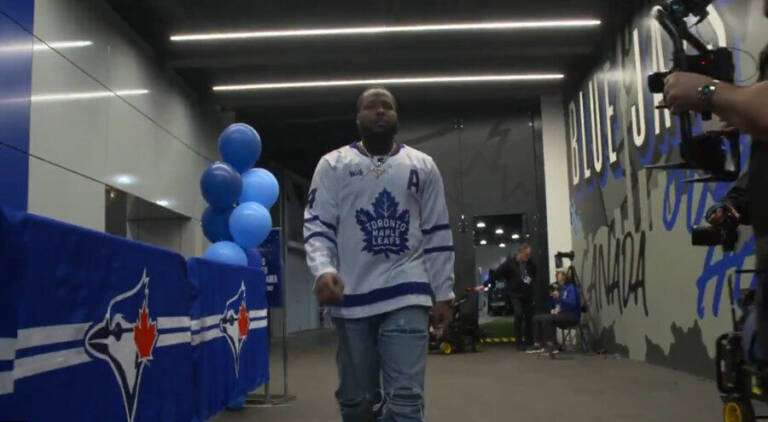 MLB en bref : Vladimir Guerrero Jr. et son chandail d'Auston Matthews ...